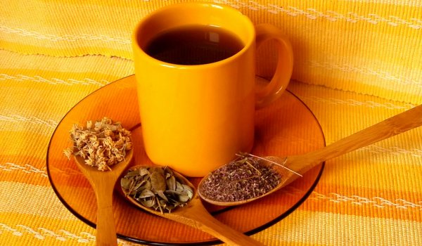 Чай от липа, мащерка и листа от червени боровинки - Моята Рецепта