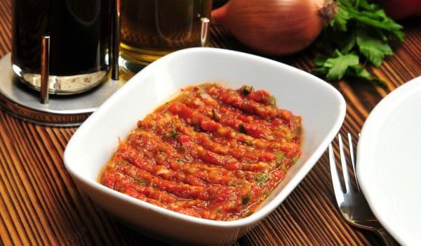 Едросмляна лютеница със сини домати - Моята Рецепта