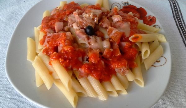 Макарони с бекон и доматен сос - Моята Рецепта