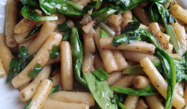 Макарони с маруля по китайски - Моята Рецепта