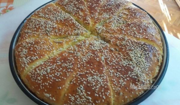 Питка със сирена и сусам - Моята Рецепта